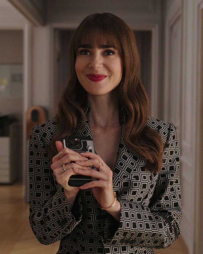 Repasamos la tendencias de maquillaje de Emily in Paris